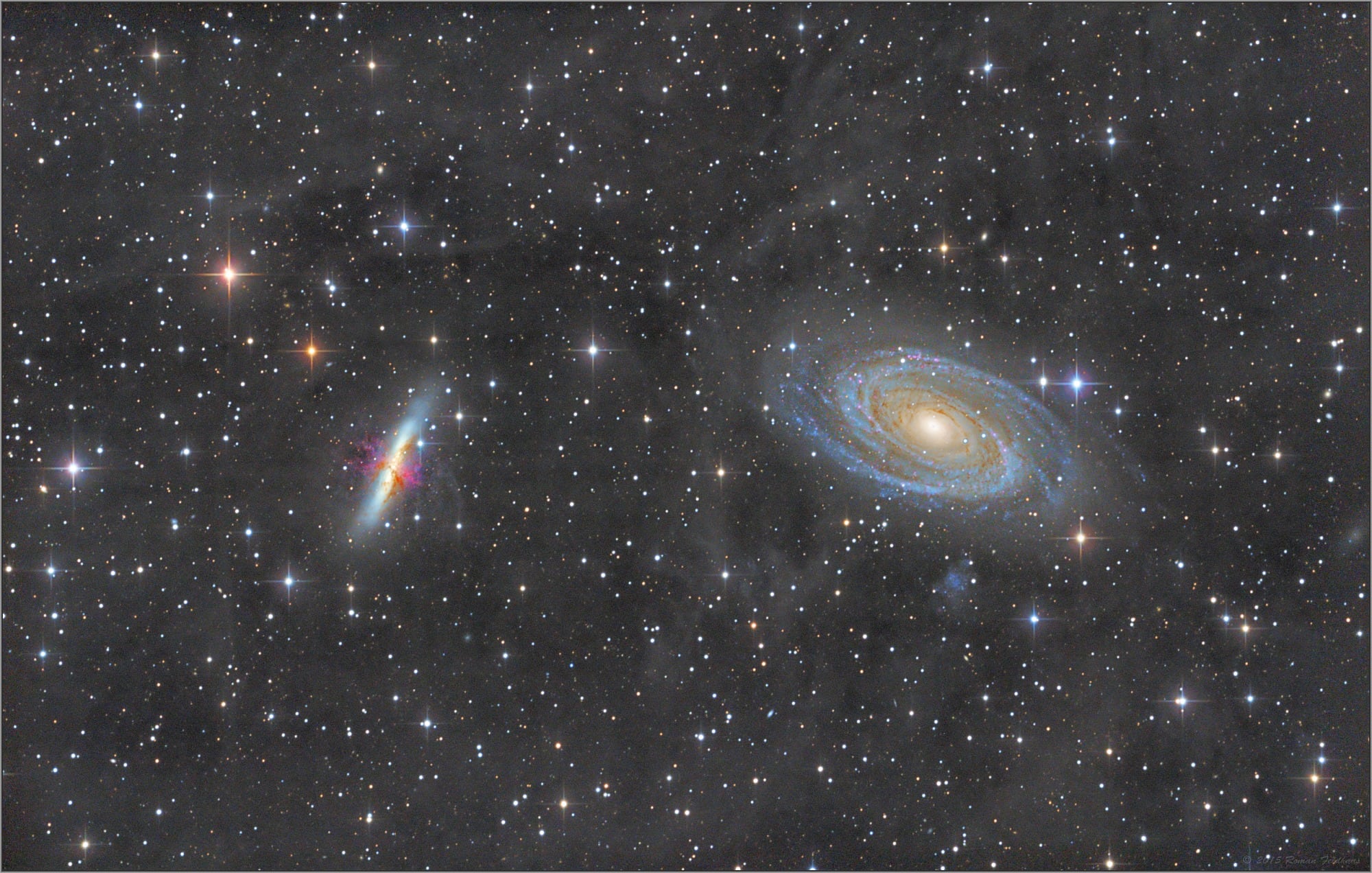 Messier 81 und 82 inklusive IFN (Integrated Flux Nebula) - Spektrum der Wissenschaft